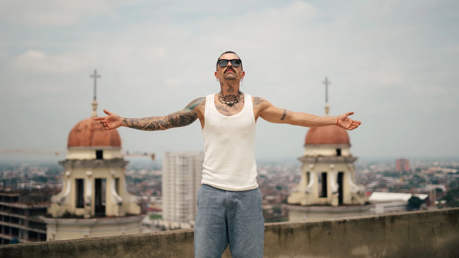 Mike Bahía rinde homenaje a sus raíces con su nuevo sencillo: ‘Cali ...