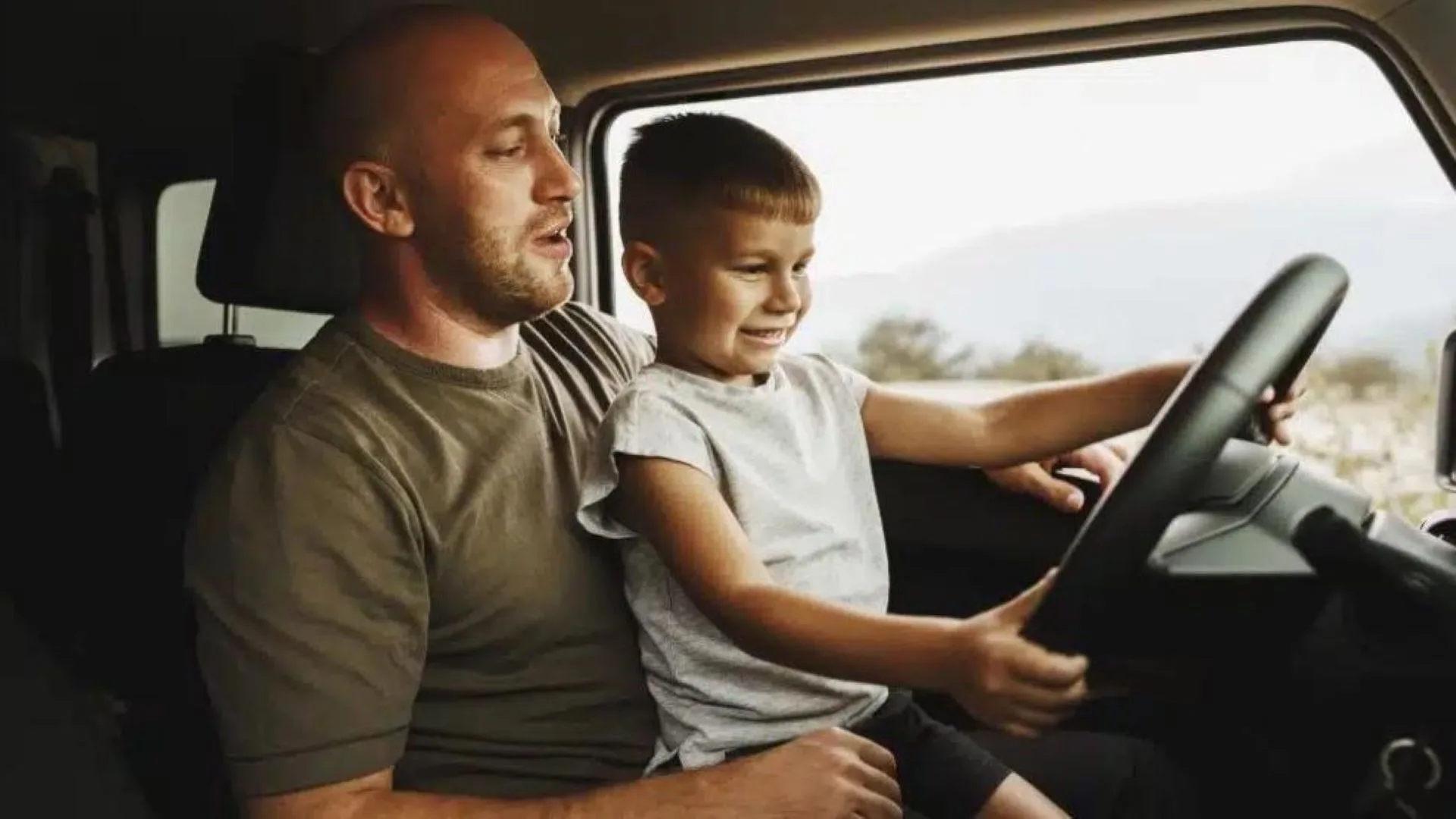 ¿Desde qué edad pueden los niños viajar en el asiento del copiloto ...