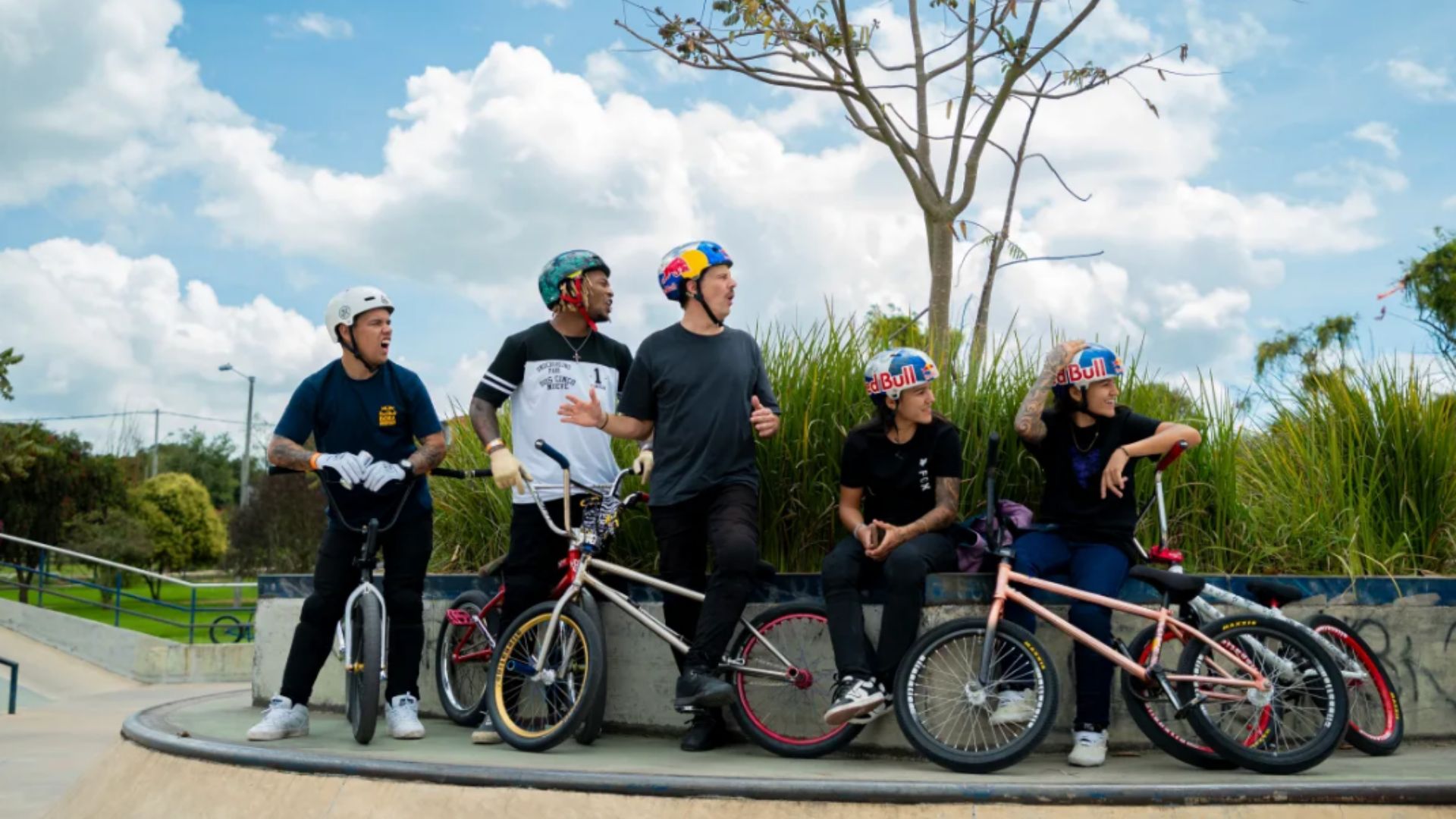 Red Bull Rodando encendió Suba con Daniel Dhers y las hermanas Villegas ...